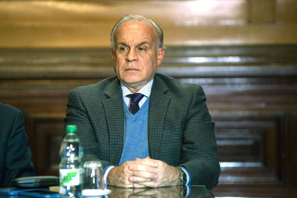 RIVERA ELGUE PRESENTÓ RENUNCIA AL MINISTERIO DE DEFENSA PARA DEDICARSE ...
